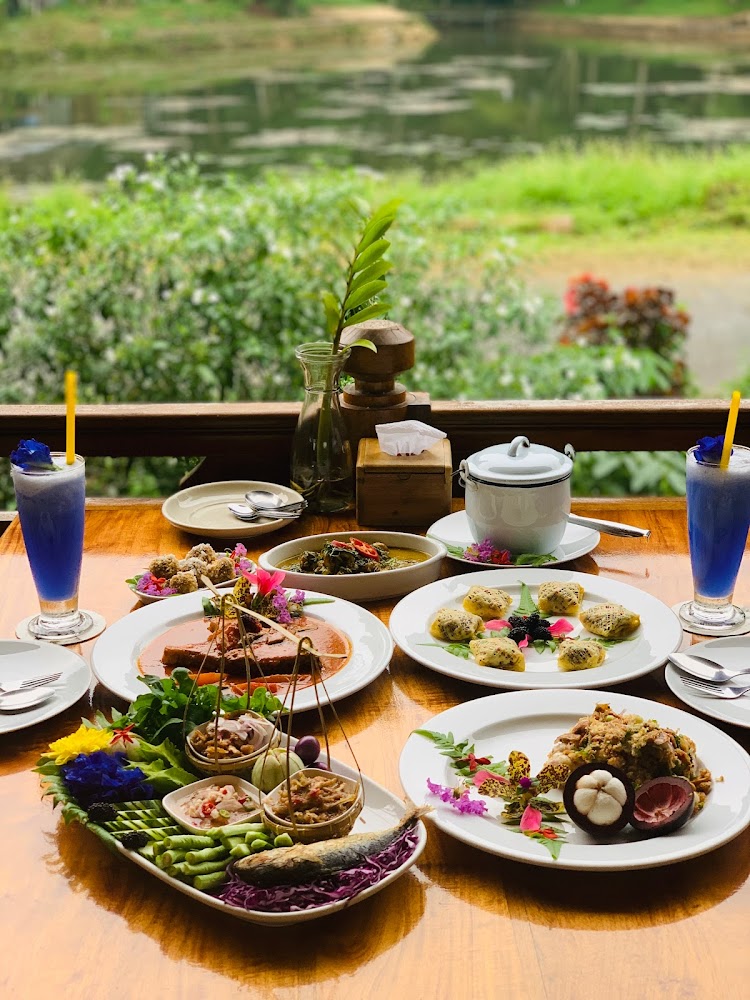 Peang Prai Restaurant in Pa Klok - Phuket Insider