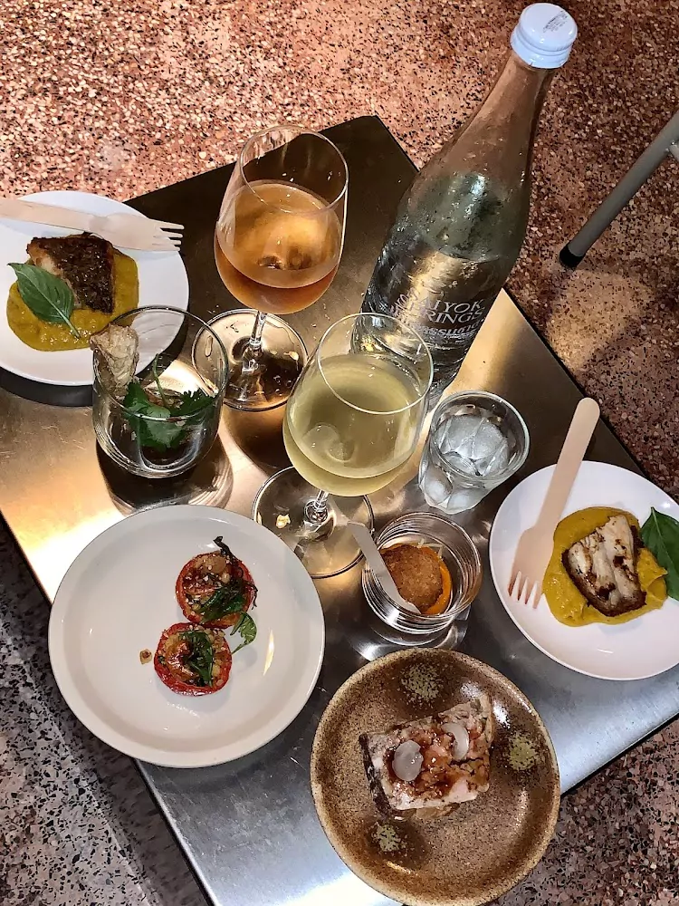 WHITE ORANGE RED - WINE BAR - Пхукет Инсайдер